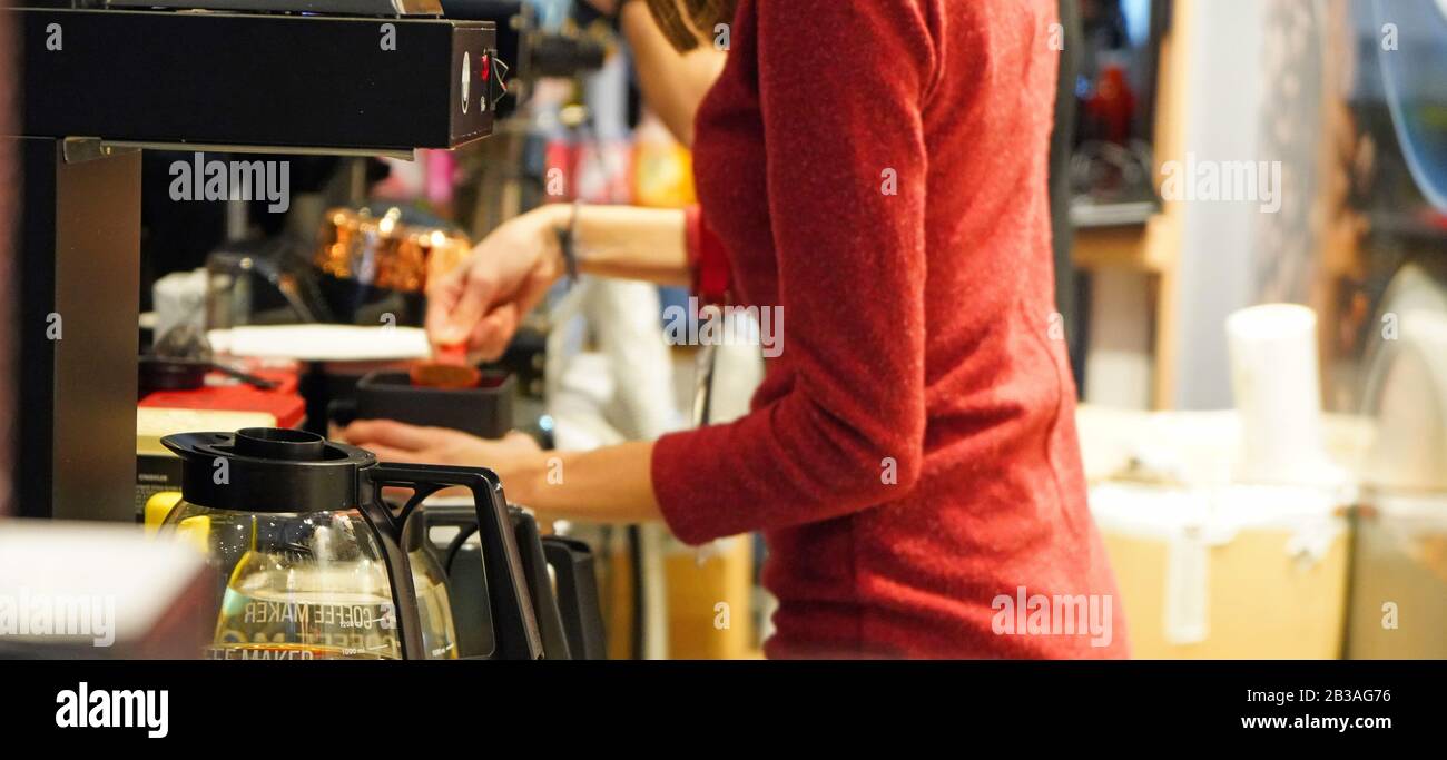 Woman preparing and filling coffee Stock Photo - Alamy