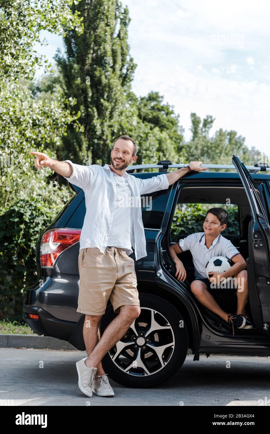 Kid pointing at car hi-res stock photography and images - Alamy