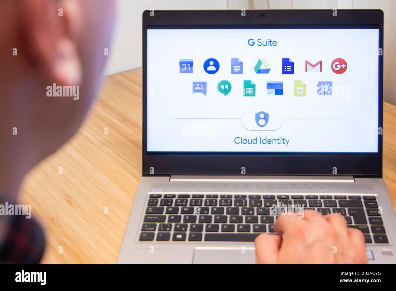 Google logo laptop hi-res stock photography and images - Alamy