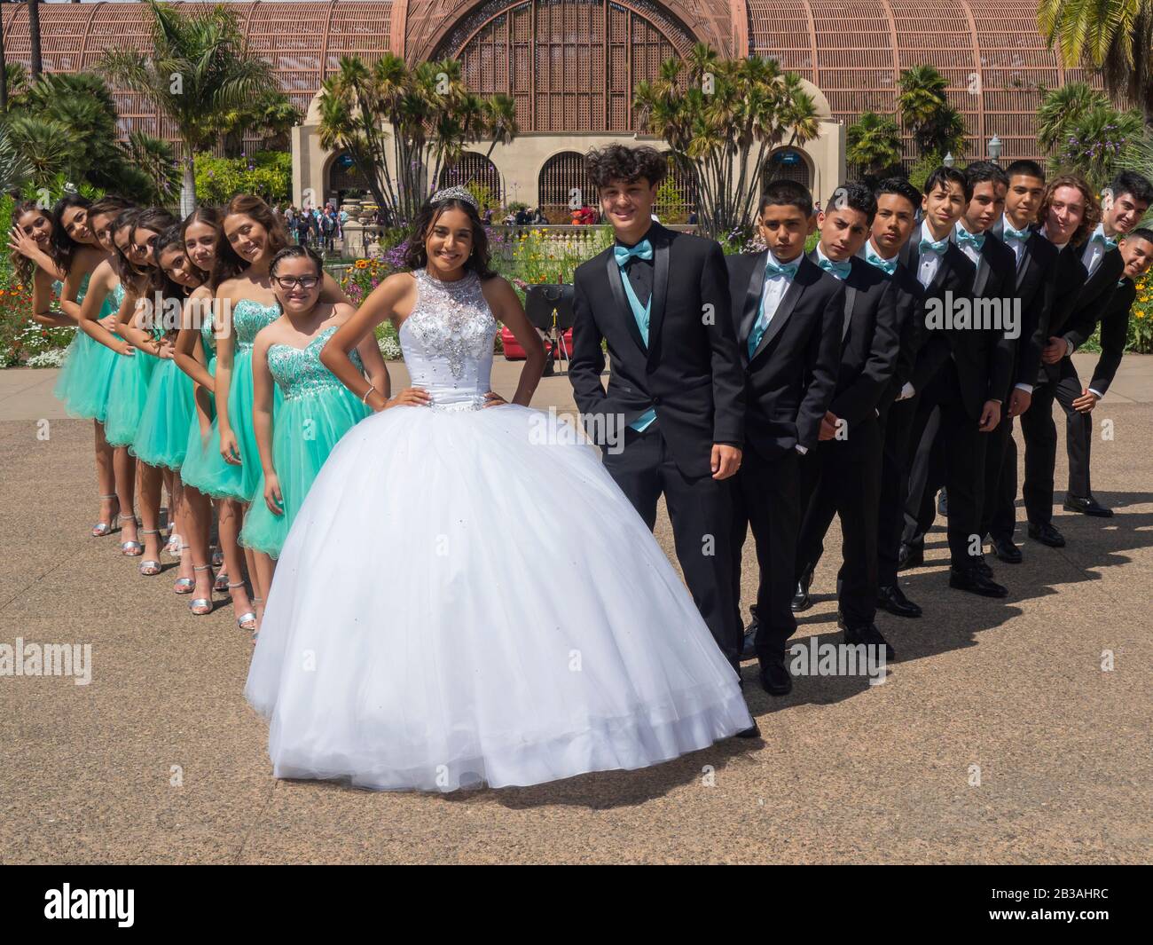 Quinceanera hispanic usa birthday hi-res stock photography and images ...
