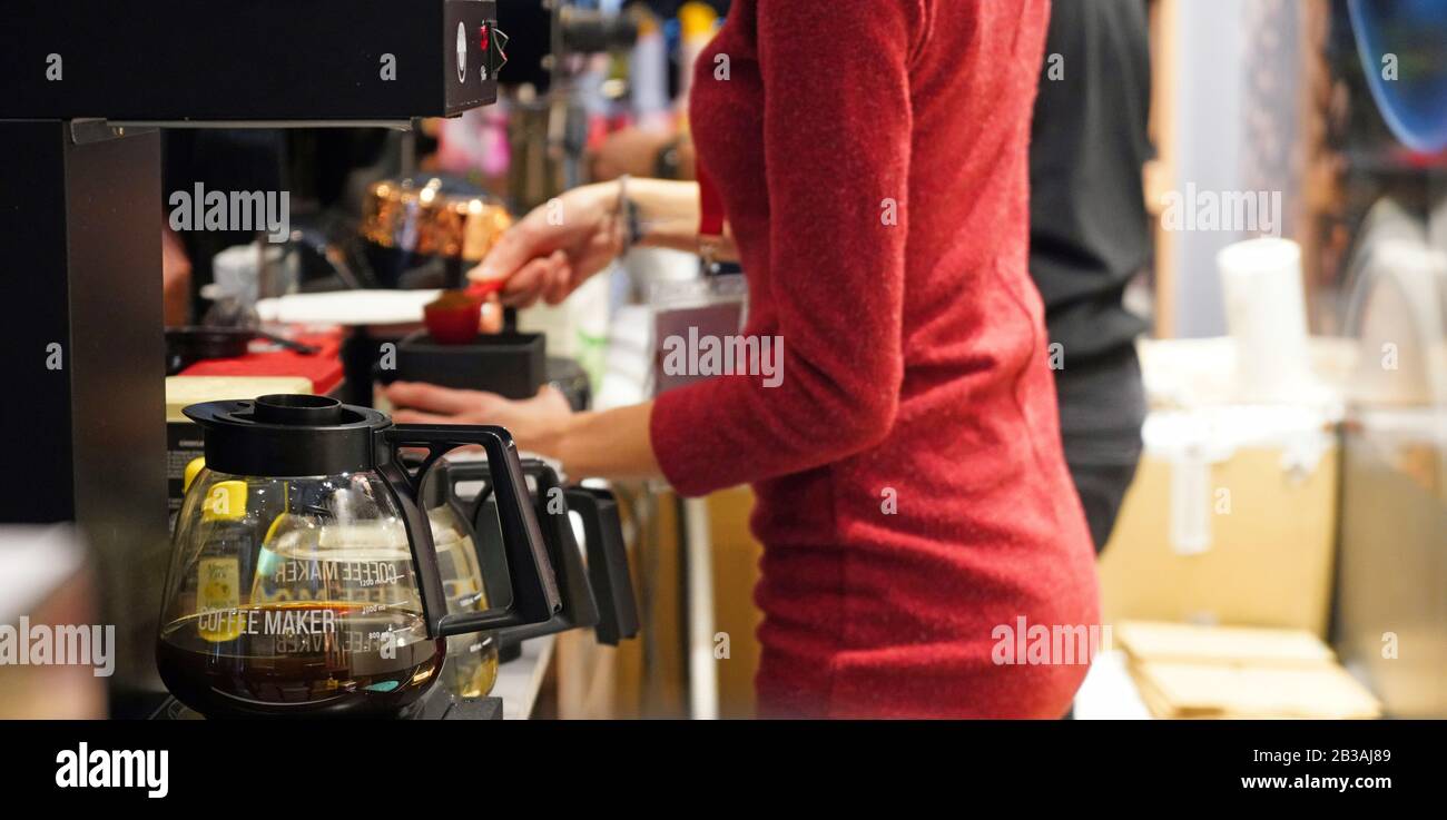 Filling coffee hi-res stock photography and images - Alamy