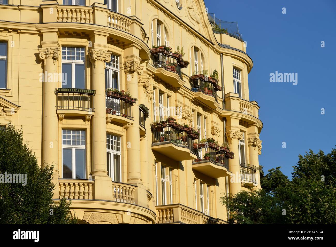 Altbau charlottenburg hi-res stock photography and images - Alamy