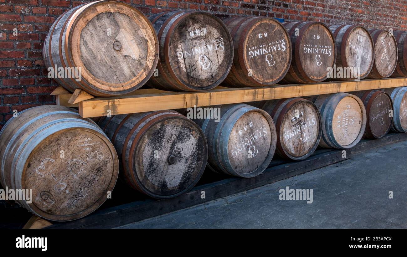 Whiskey distillery equipment hi-res stock photography and images - Alamy