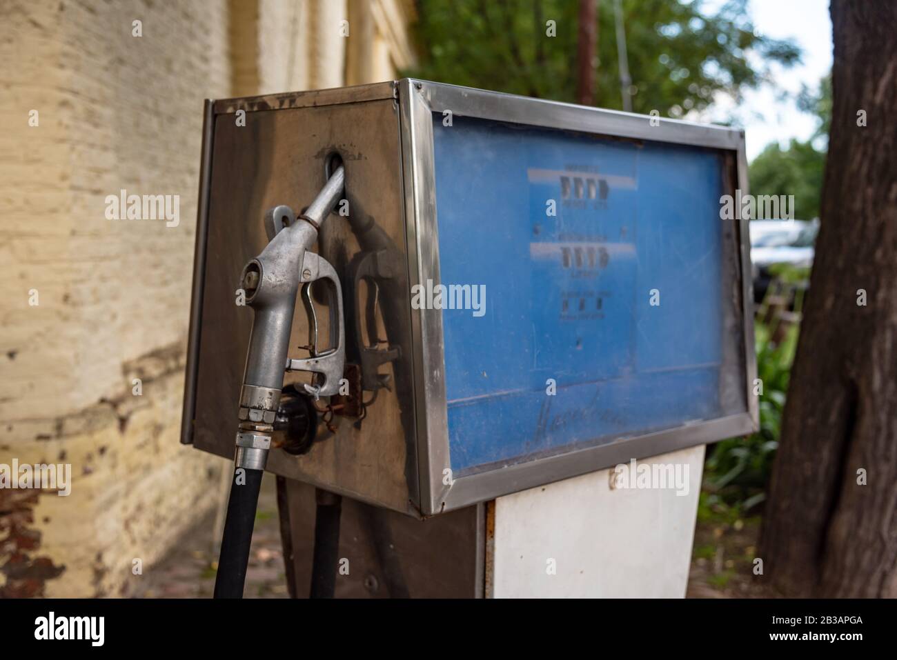 Antique fuel dispenser hi-res stock photography and images - Alamy