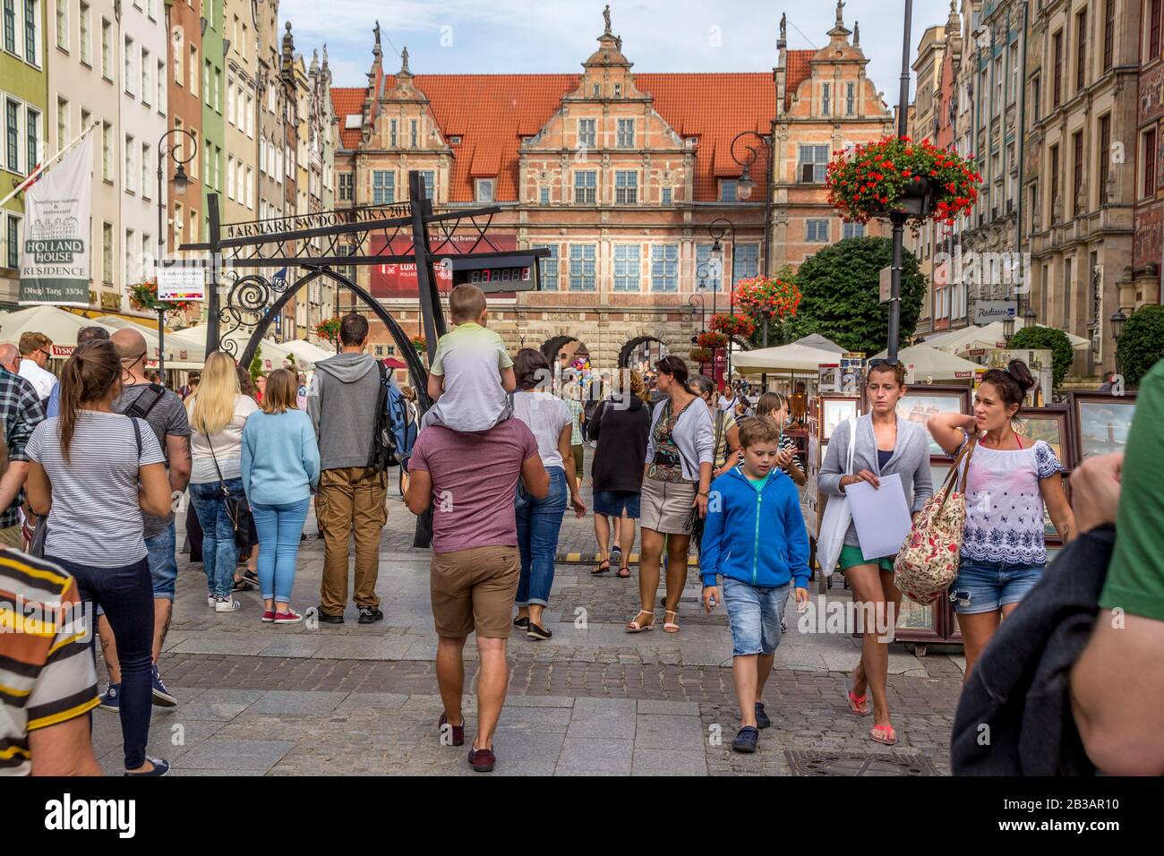 Gdansk, Polen - 03 august 2016: Market in the old part of Gdansk with ...