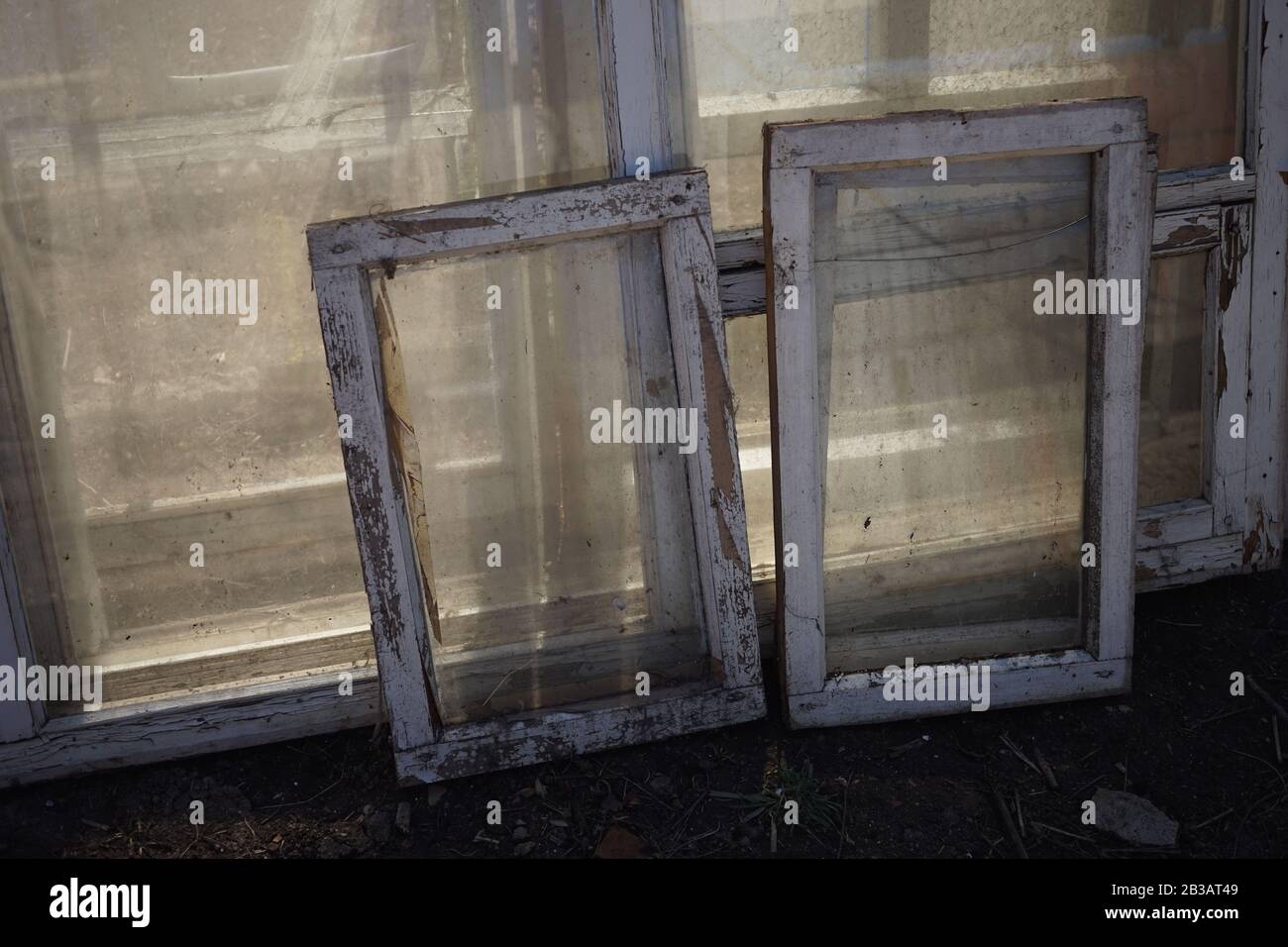 Dirty window frames hi-res stock photography and images - Alamy