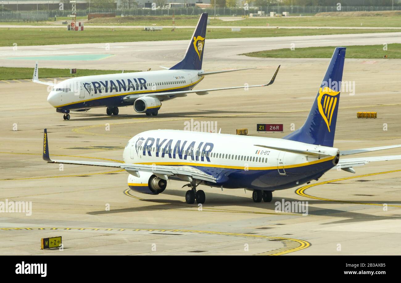 LONDON GATWICK AIRPORT - APRIL 2019: A departing Boeing 737 jet ...