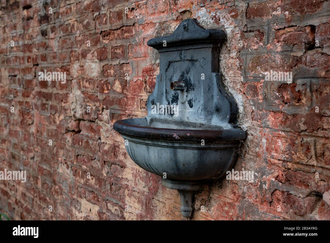 Antique outdoor water spout hi-res stock photography and images - Alamy