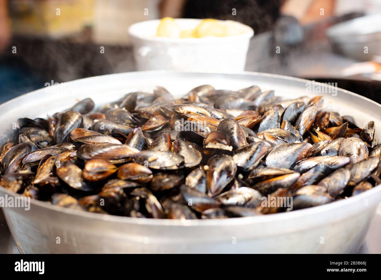 Midye dolma istanbul turkey hi-res stock photography and images - Alamy