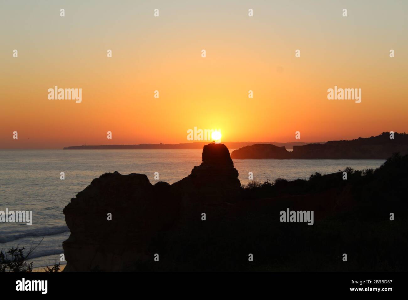 Beautiful Winter beach sunset on the Portuguese coast of Algarve Stock ...