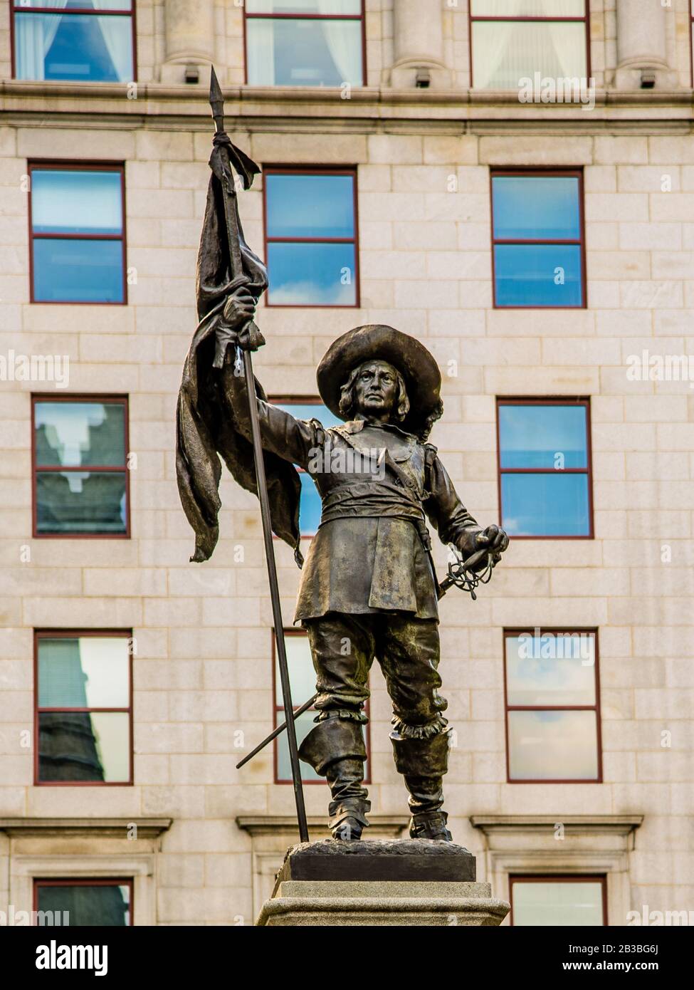 Montreal maisonneuve statue hi-res stock photography and images - Alamy