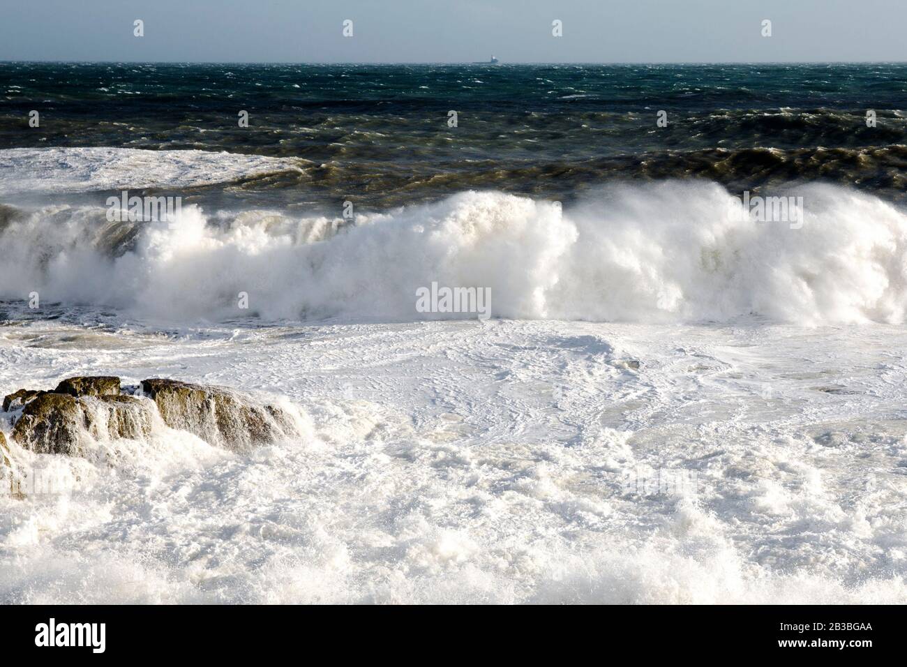 Stormy sea waves hi-res stock photography and images - Alamy