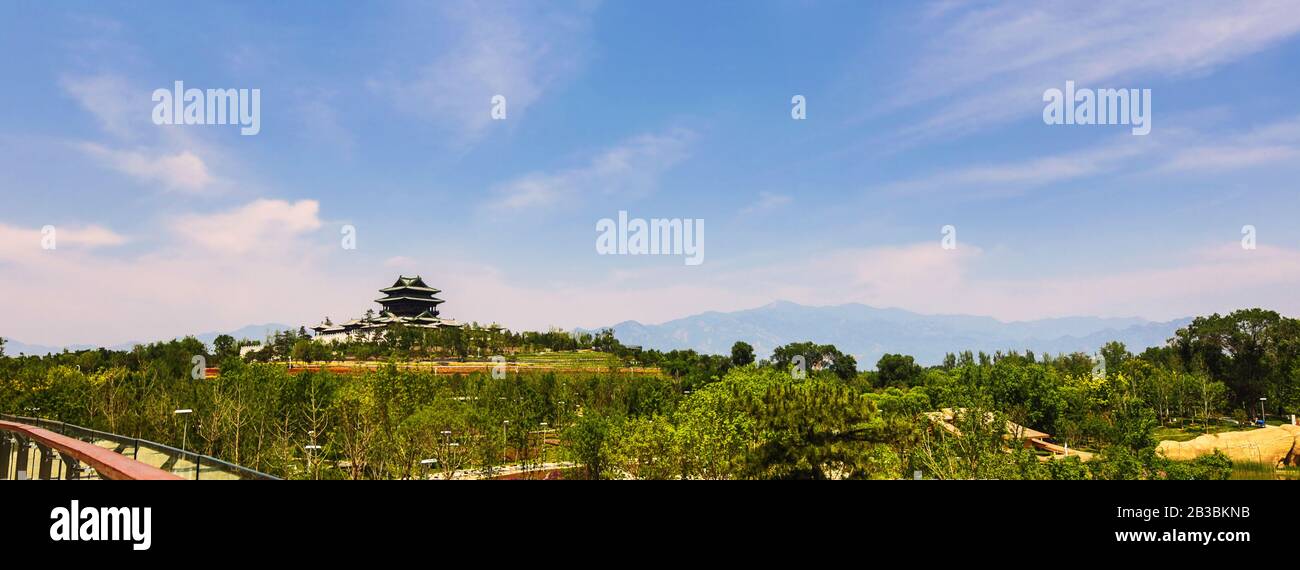 Traditional Chinese City Garden Park in Beijing Stock Photo - Alamy