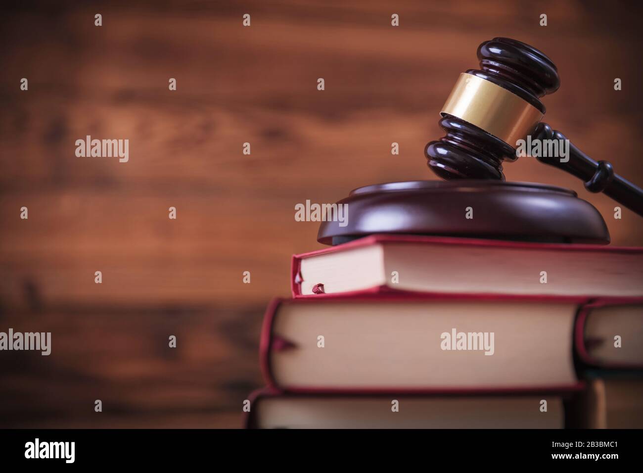 Hammer on top law hi-res stock photography and images - Alamy