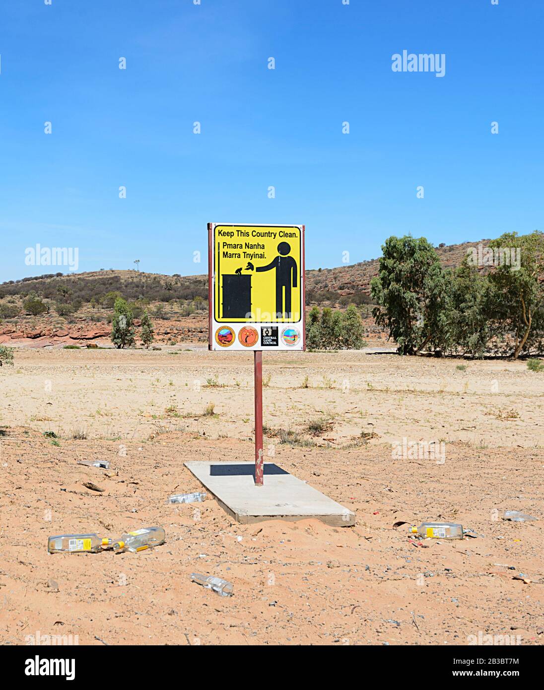 Empty ground with garbage hi-res stock photography and images - Alamy