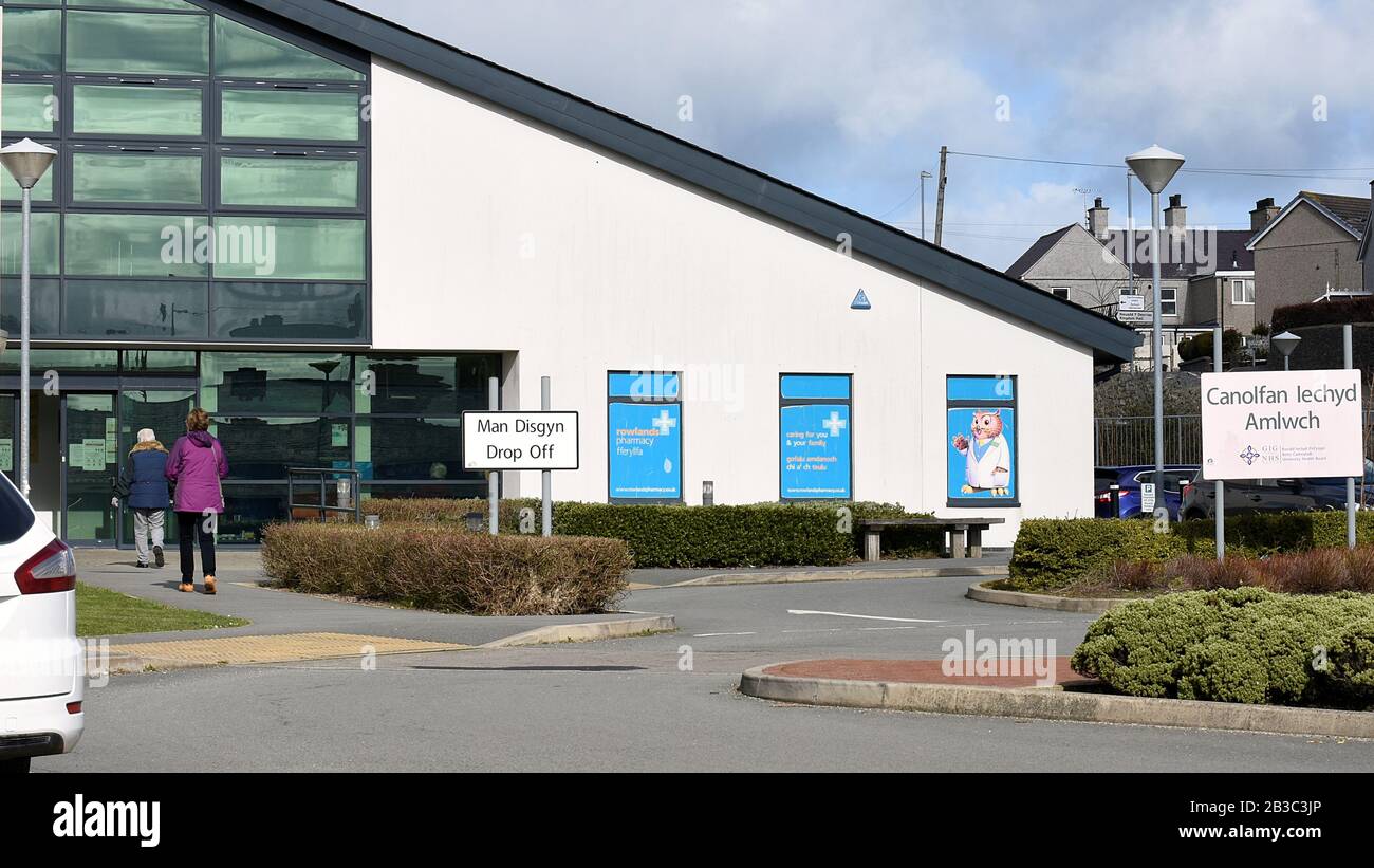 Nhs doctors surgery exterior hi-res stock photography and images - Alamy