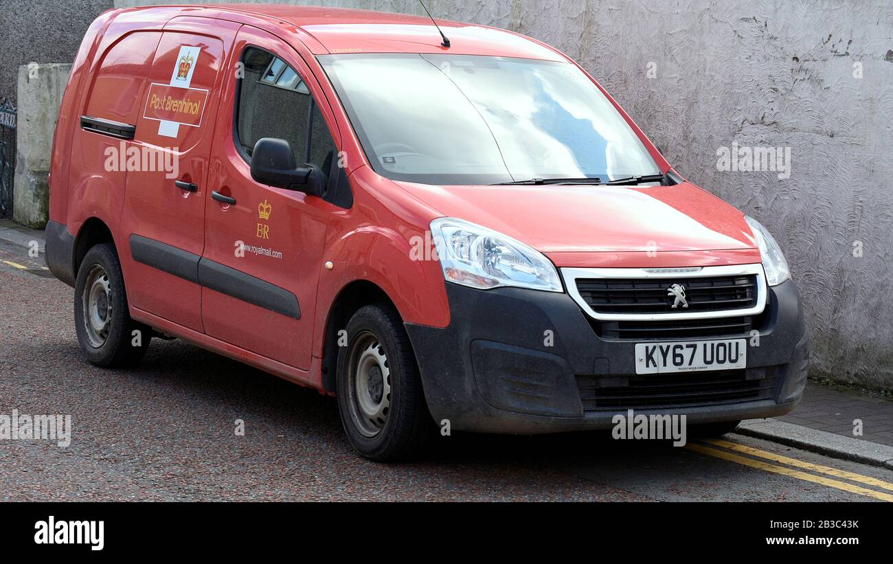 Royal mail crown logo hi-res stock photography and images - Alamy