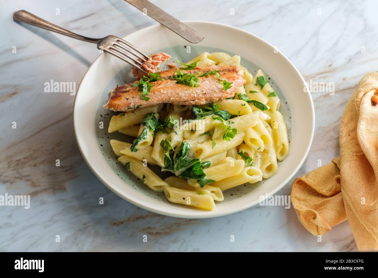 Salmone al trancio hi-res stock photography and images - Alamy