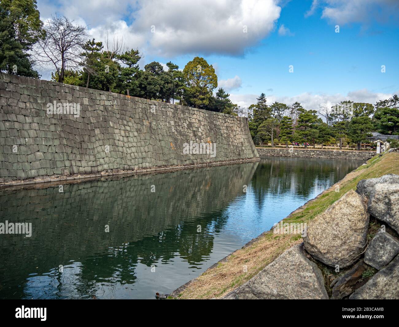White guard house and moat surrounding Nijo Castle in Kyoto, Japan ...
