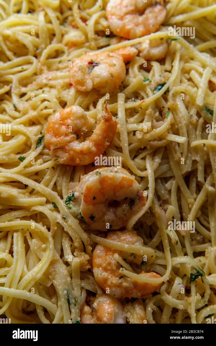 Italian shrimp with linguine Gamberoni Aglio e Olio Stock Photo - Alamy