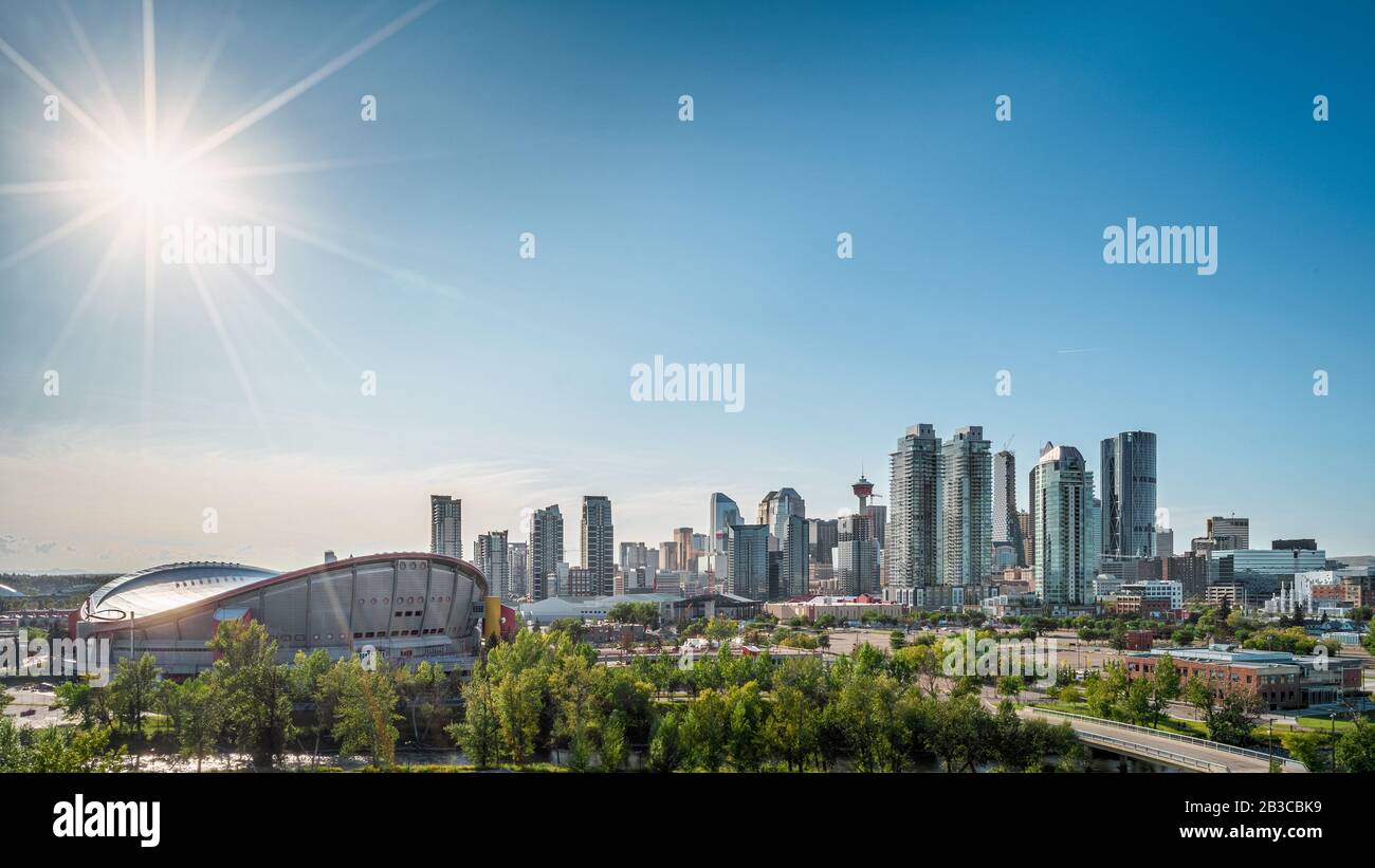 Beautiful Calgary city skyline from Scotsman's hill on a sunny day ...