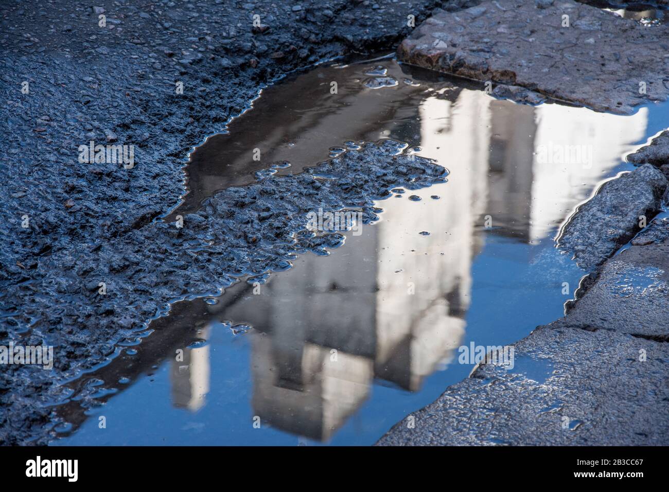 Car puddle person hi-res stock photography and images - Alamy