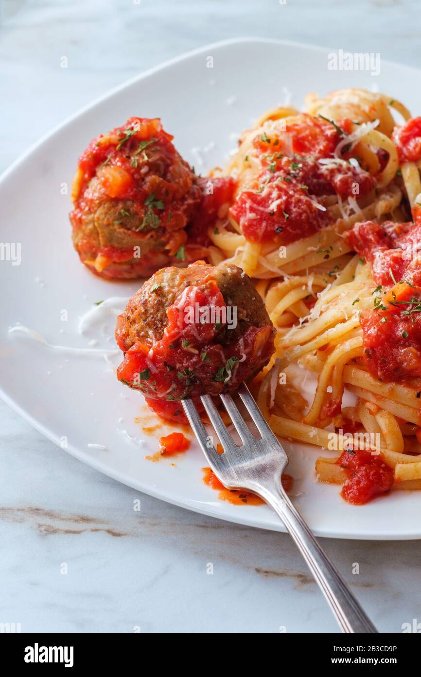 Italian linguine spaghetti and meatballs with red tomato sauce Stock ...