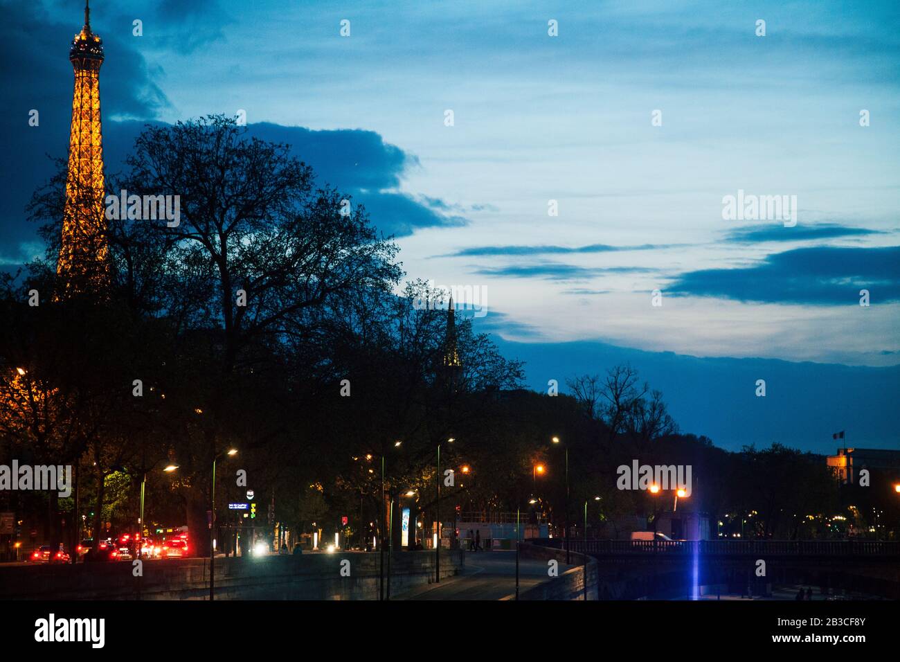 Paris city at night with Eiffel tower illumination on cityscape Stock ...