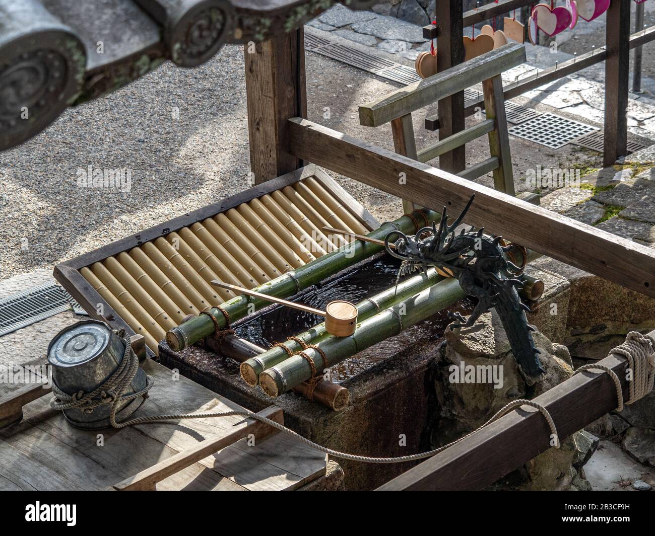 Ritual hand washing japan hi-res stock photography and images - Alamy