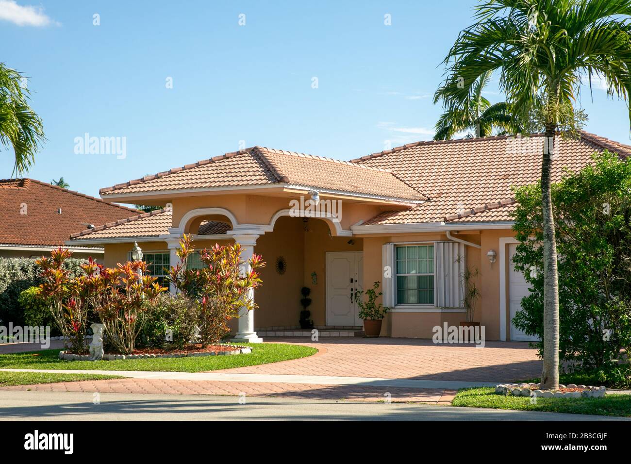 Beautiful Modern Residential Houses Homes in Florida Stock Photo - Alamy