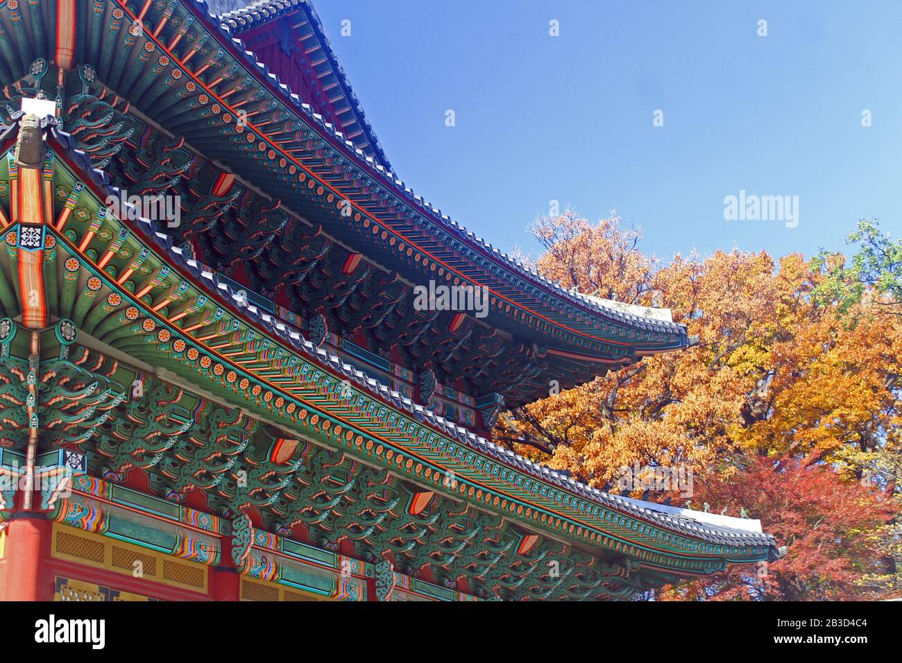 Colored roof of a pagoda in Seoul Stock Photo - Alamy