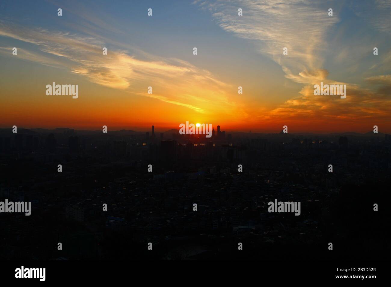The orange sunset over the city of Seoul Stock Photo - Alamy
