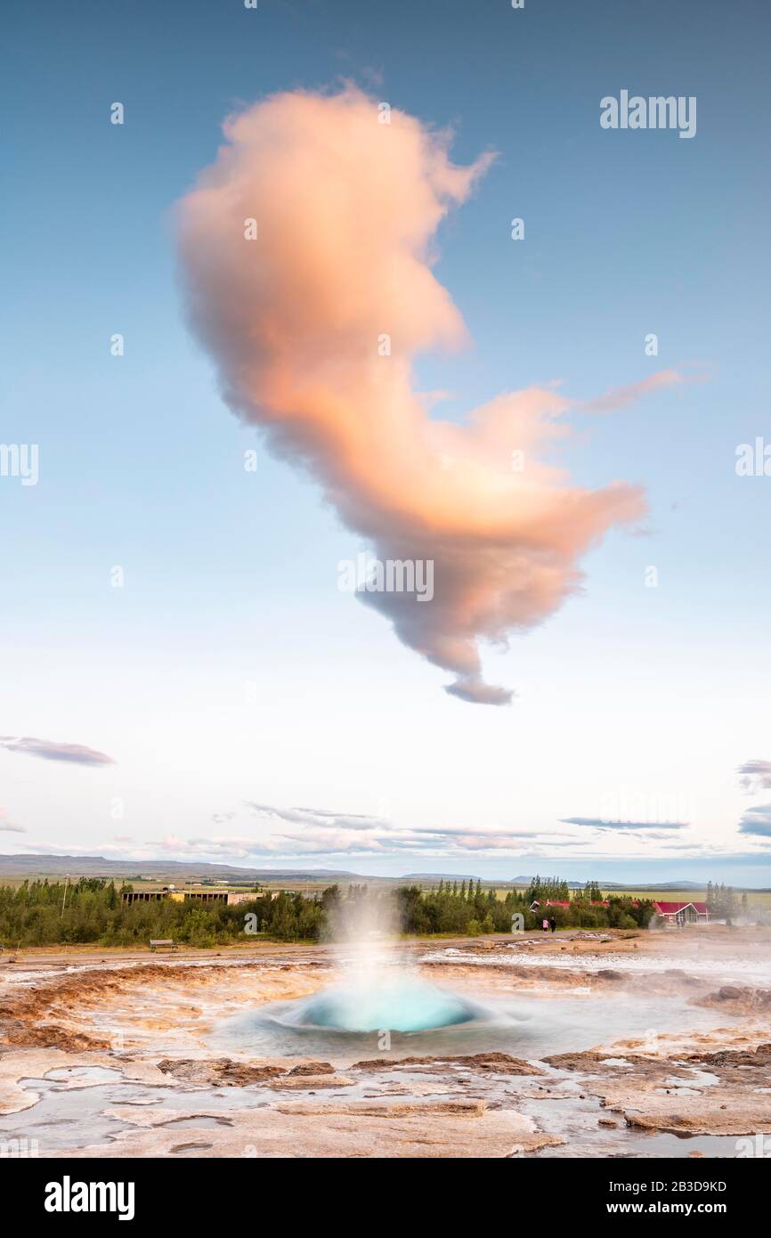 Geyser geothermal area hi-res stock photography and images - Alamy