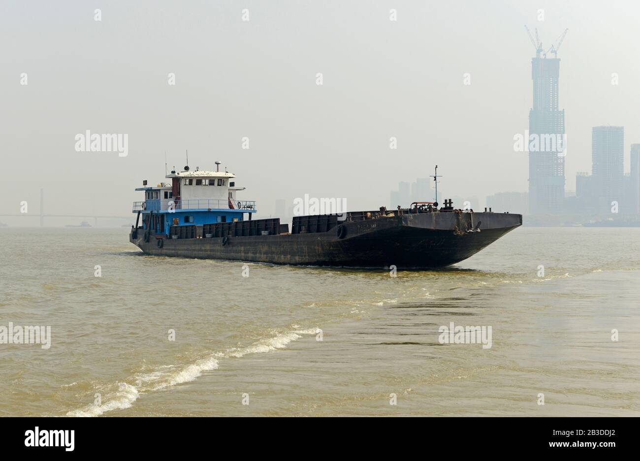 Bulk cargo boat hi-res stock photography and images - Alamy