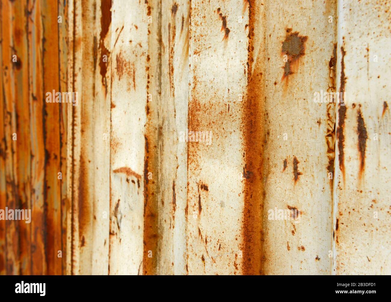 Metal gate, western Beijing, China Stock Photo - Alamy