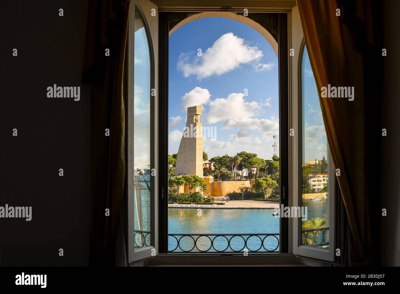 Arched bay window hi-res stock photography and images - Alamy