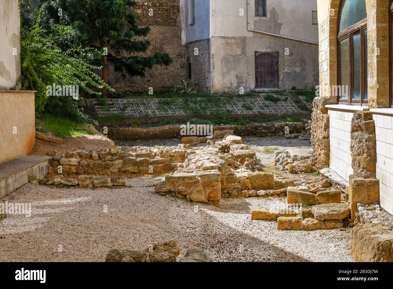 Ancient residential ruins hi-res stock photography and images - Alamy