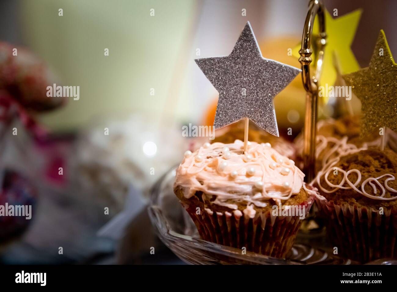 Star cupcake topper hi-res stock photography and images - Alamy