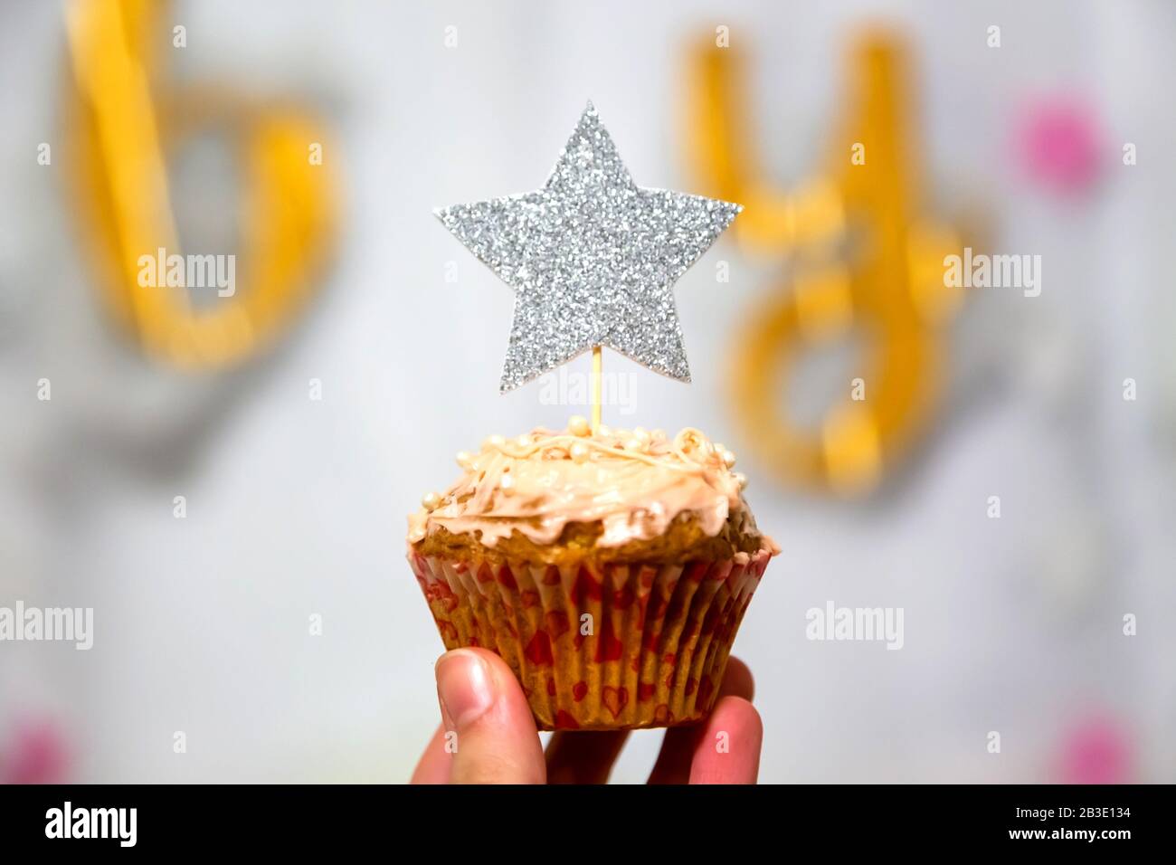Star cupcake topper hi-res stock photography and images - Alamy