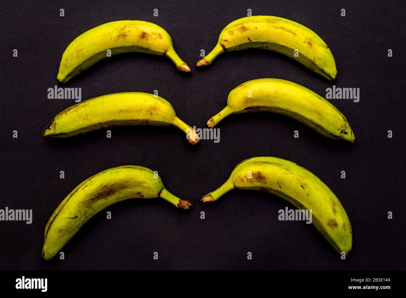 Yellow and green bananas hi-res stock photography and images - Alamy