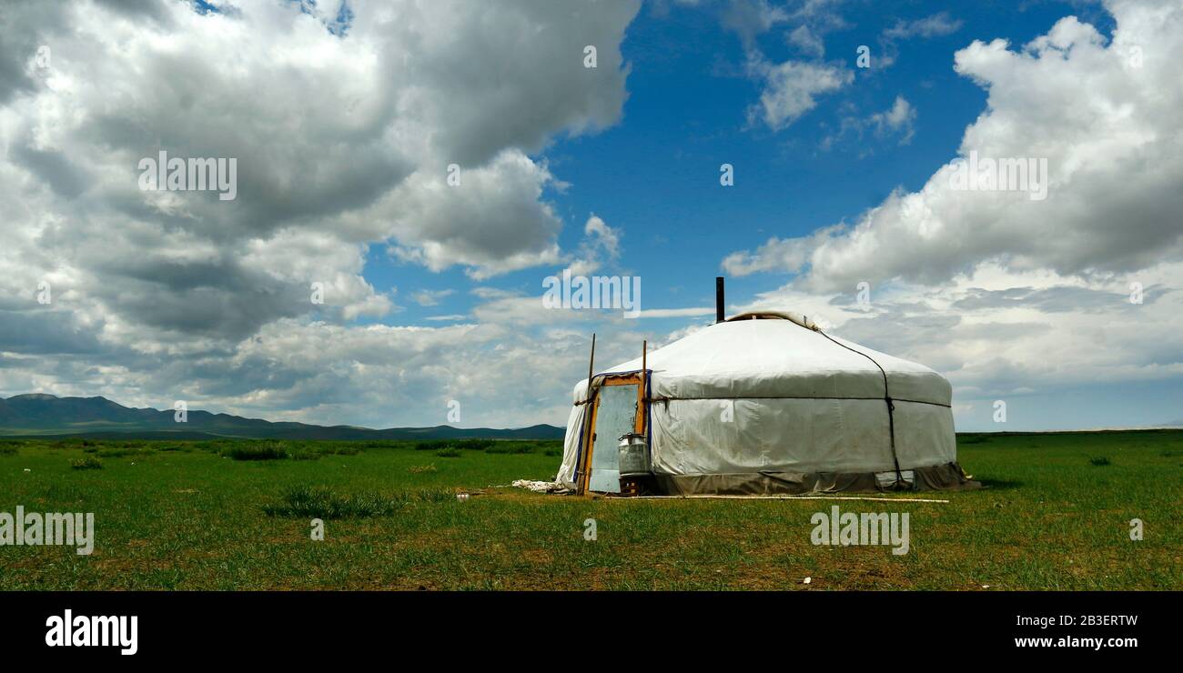 Ulaanbaatar yurt hi-res stock photography and images - Alamy