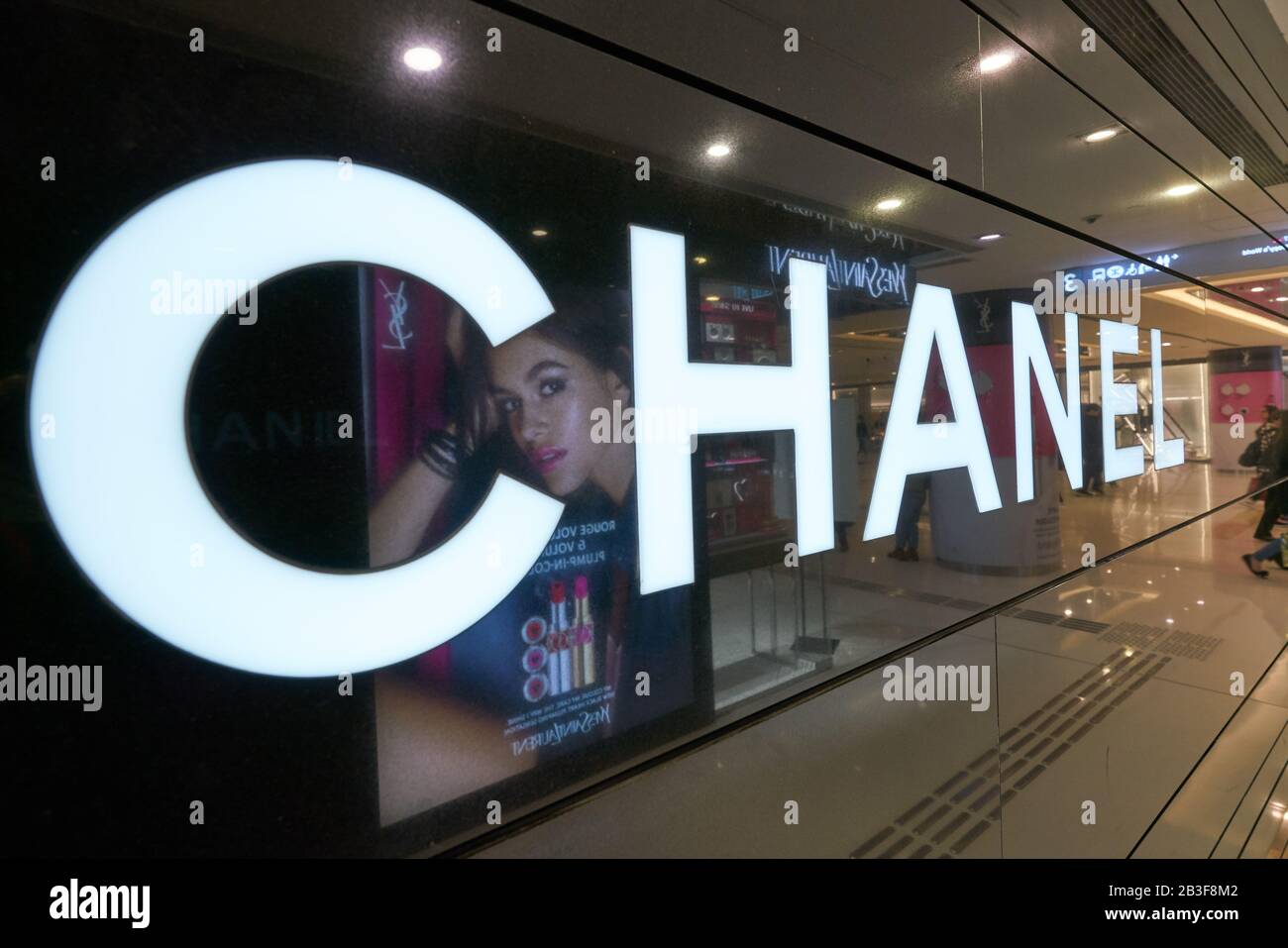 Chanel emblem hi-res stock photography and images - Alamy