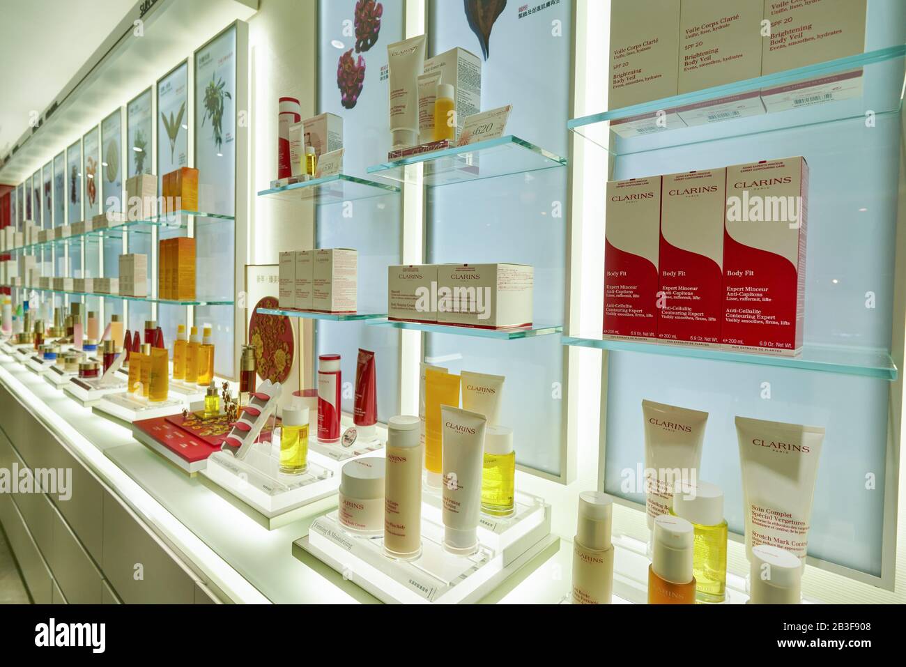 Clarins shop hi-res stock photography and images - Alamy