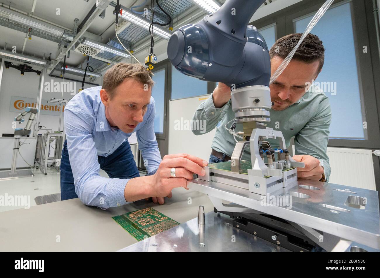 Regensburg, Germany. 27th Feb, 2020. Continental employees test the ...