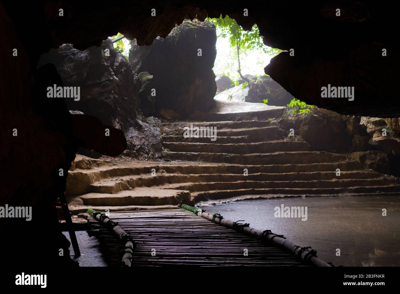 Dark cave background hi-res stock photography and images - Alamy