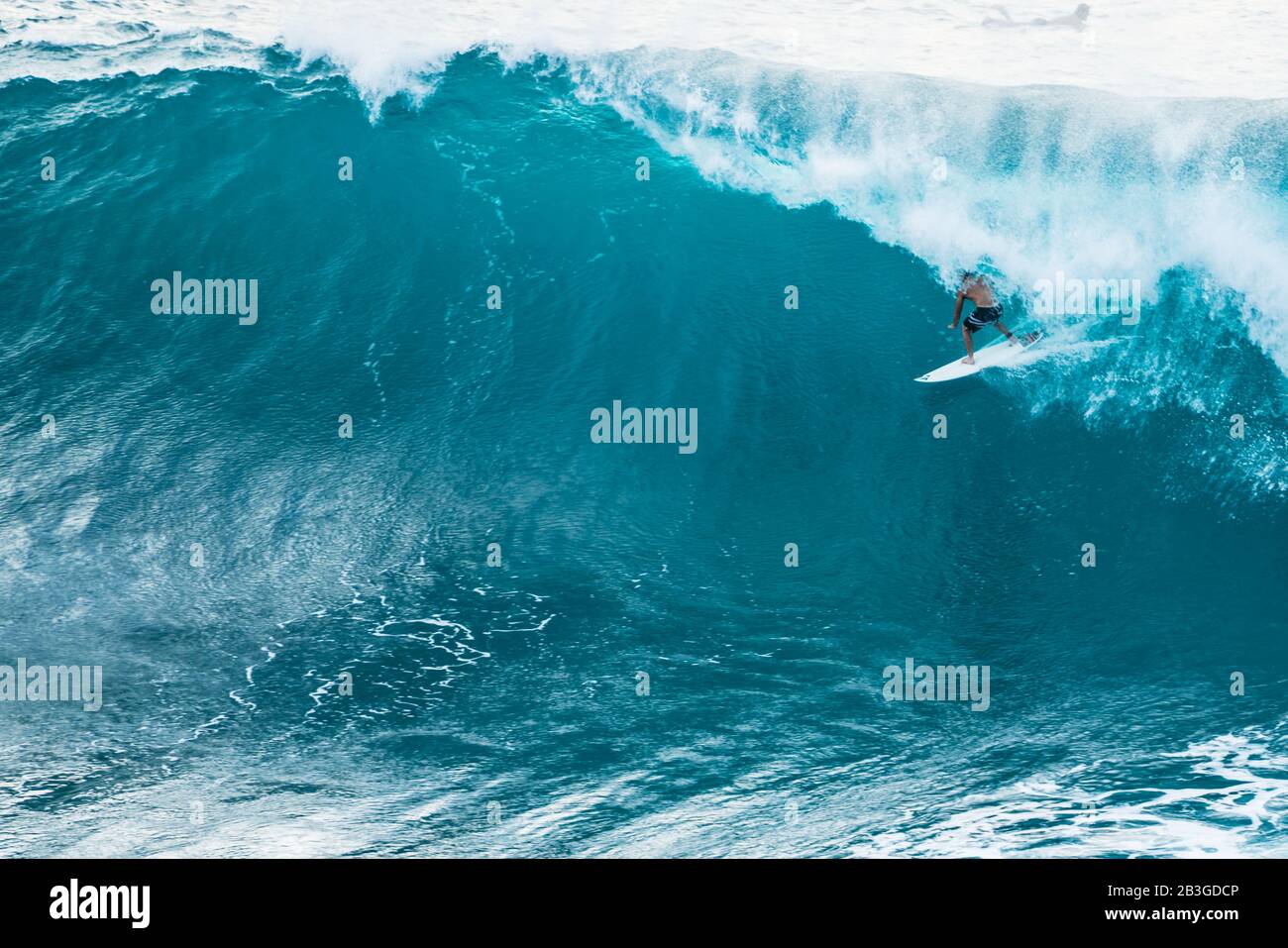 Big wave challenge hi-res stock photography and images - Alamy