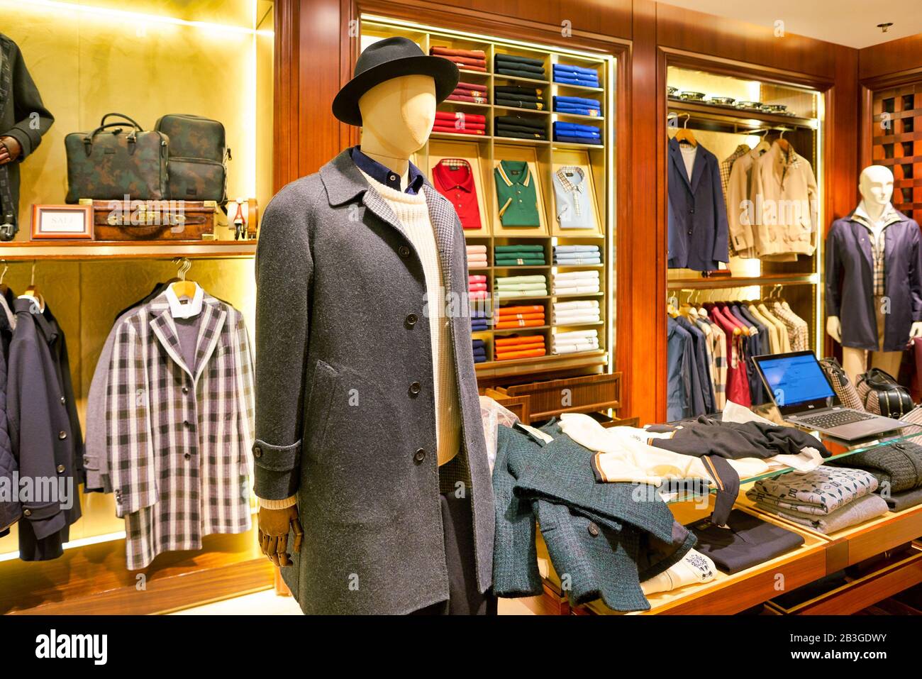 Daks store hi-res stock photography and images - Alamy