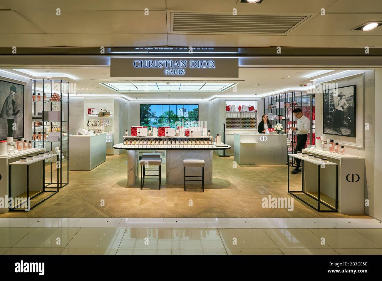 Christian dior boutique hong kong hi-res stock photography and images ...