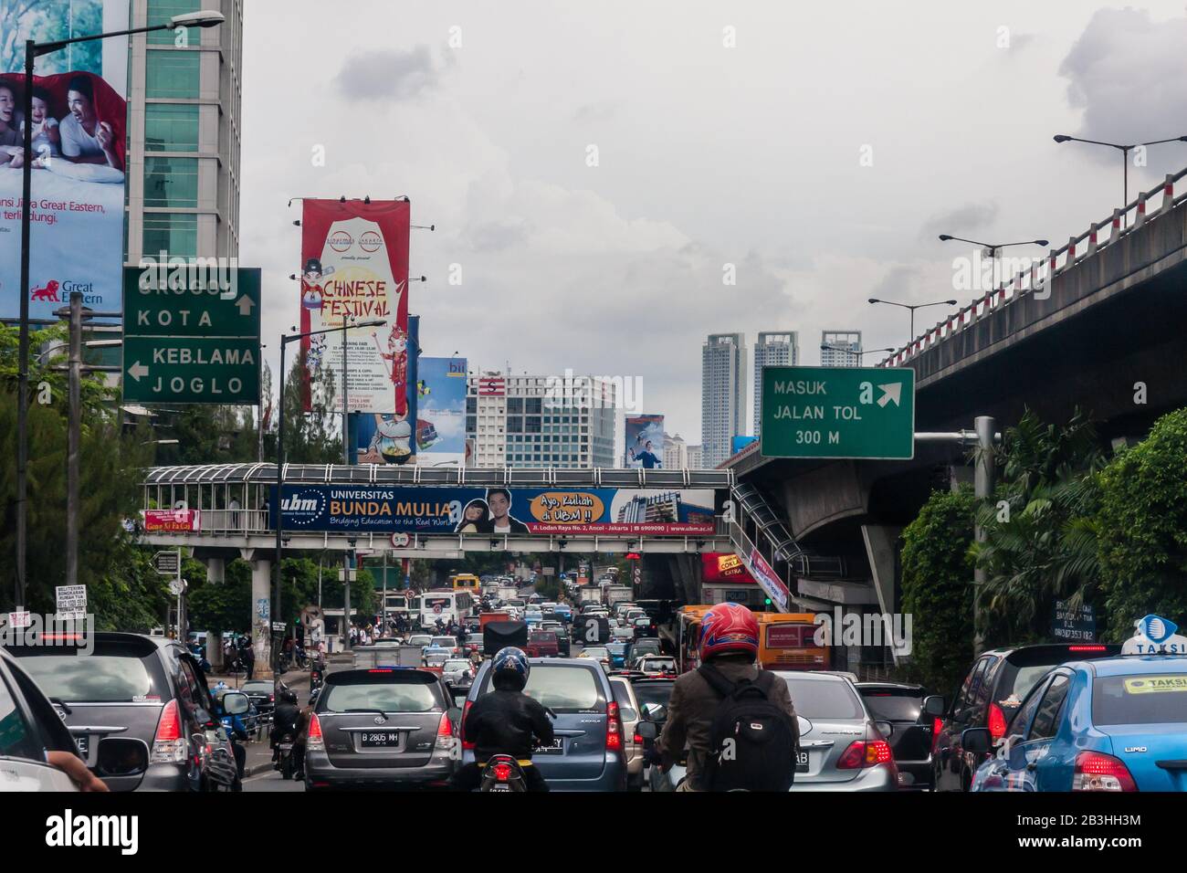 Heavy traffic on the street in Jakarta Stock Photo - Alamy