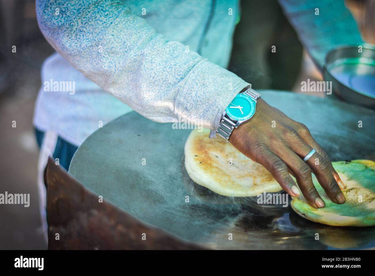 Indian man cooking street food hi-res stock photography and images - Alamy